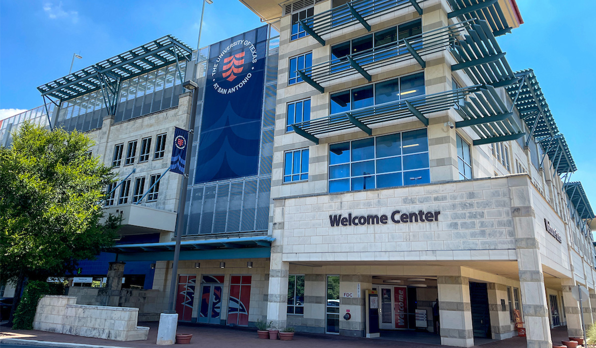 'Free Week' prompts a massive surge in applications to UT San Antonio ...